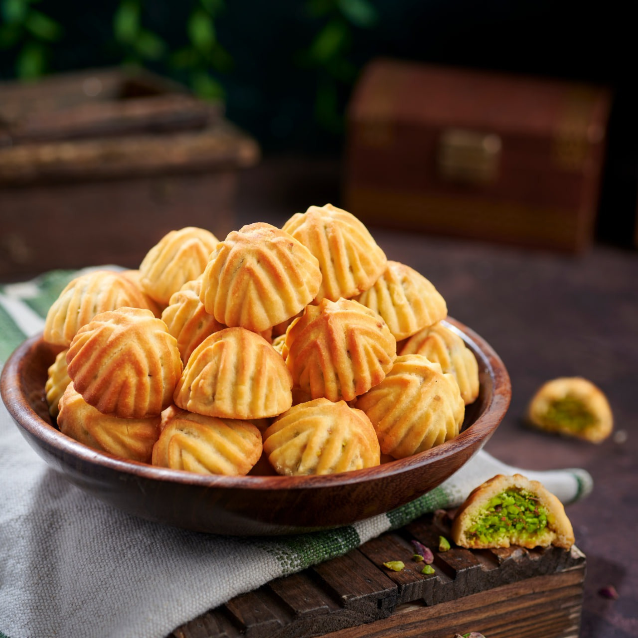 Send Mamoul with Pistachio Filling to Erbil | Traditional Sweets Gift ...